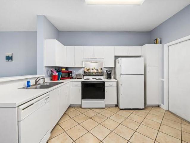 2 Br, 3 bath, Townhouse/Brownstone/RowHouse 2185 Salerno Circle