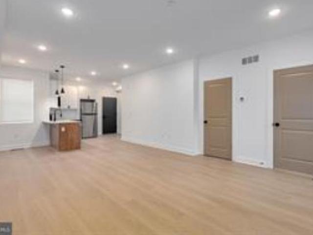 2 Br, 3 bath, Townhouse/Brownstone/RowHouse 2350 N 16th St