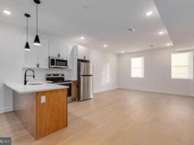 2 Br, 3 bath, Townhouse/Brownstone/RowHouse 2350 N 16th St
