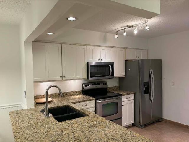 2 Br, 3 bath, Townhouse/Brownstone/RowHouse 25500 Cockleshell