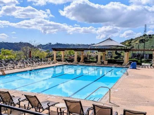 2 Br, 3 bath, Townhouse/Brownstone/RowHouse 2702 Escala Cir