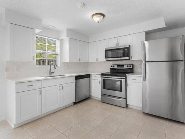 2 Br, 3 bath, Townhouse/Brownstone/RowHouse 304 Georgian Park Drive