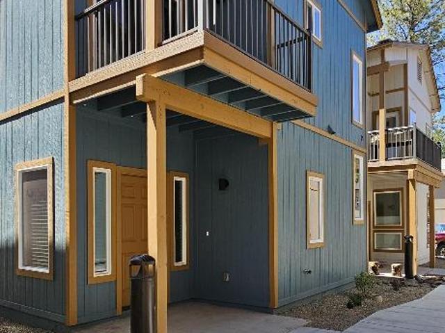 2 Br, 3 bath, Townhouse/Brownstone/RowHouse 3001 East Butler Avenue 1