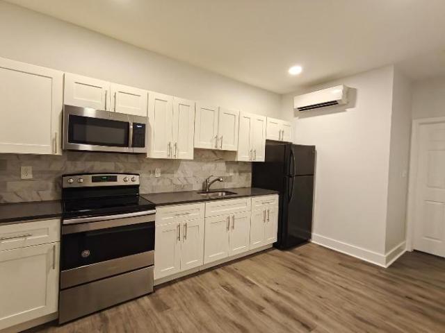 2 Br, 3 bath, Townhouse/Brownstone/RowHouse 3019 N Bambery