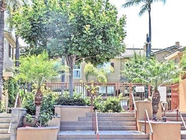 2 Br, 3 bath, Townhouse/Brownstone/RowHouse 317 W Summerfield Cir