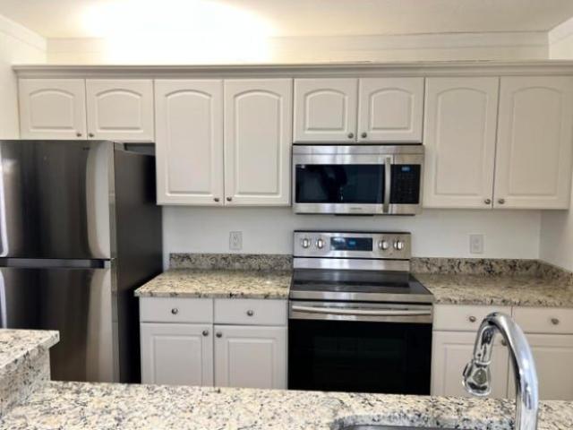 2 Br, 3 bath, Townhouse/Brownstone/RowHouse 3114 31st Way