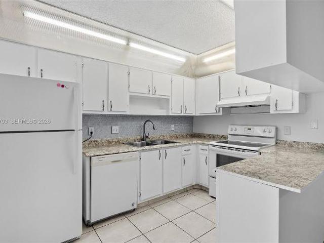 2 Br, 3 bath, Townhouse/Brownstone/RowHouse 3118 Spanish Wells Drive