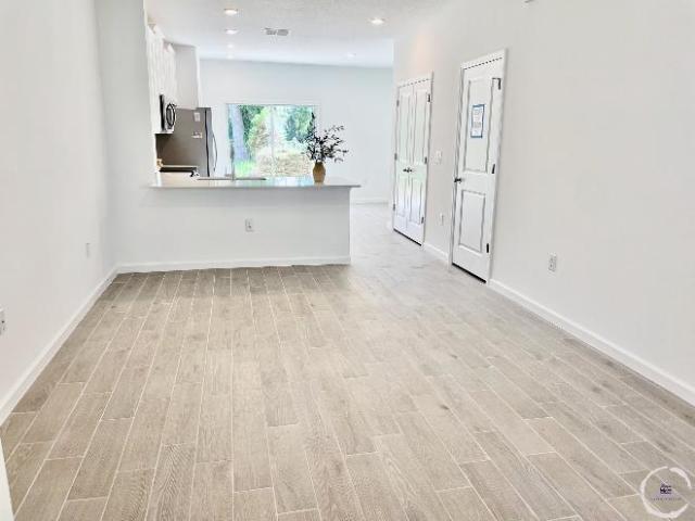 2 Br, 3 bath, Townhouse/Brownstone/RowHouse 3409 SW 34th Avenue Circle