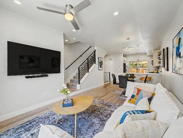 2 Br, 3 bath, Townhouse/Brownstone/RowHouse 3437 W 63rd Pl
