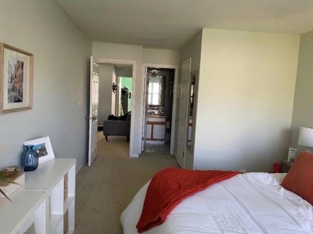 2 Br, 3 bath, Townhouse/Brownstone/RowHouse 376 Maidstone Ct