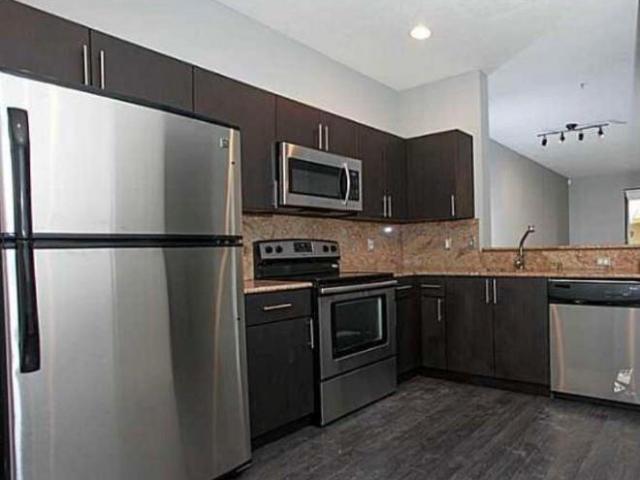 2 Br, 3 bath, Townhouse/Brownstone/RowHouse 3890 Tree Top Drive