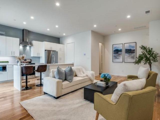 2 Br, 3 bath, Townhouse/Brownstone/RowHouse 3812 San Jacinto St