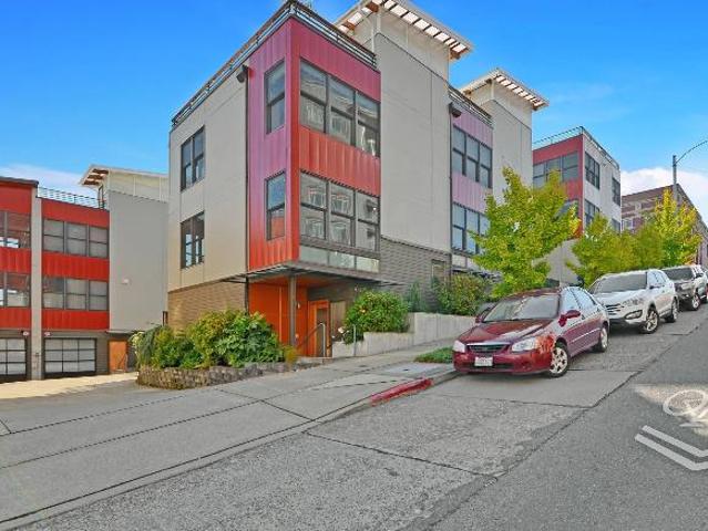 2 Br, 3 bath, Townhouse/Brownstone/RowHouse 416 6th Ave