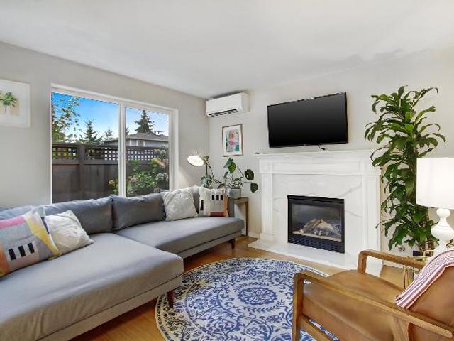 2 Br, 3 bath, Townhouse/Brownstone/RowHouse 4103 26th Ave SW