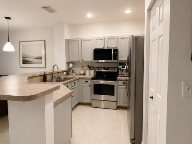 2 Br, 3 bath, Townhouse/Brownstone/RowHouse 4799 Palmbrooke Circle