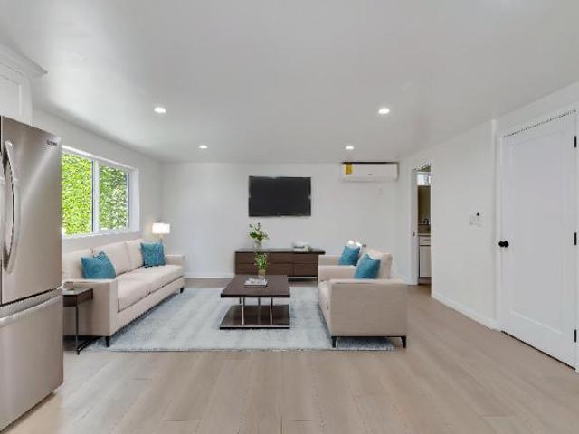 2 Br, 3 bath, Townhouse/Brownstone/RowHouse 5193 1/4 W 20th St