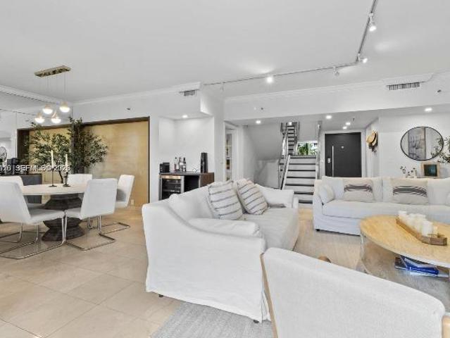 2 Br, 3 bath, Townhouse/Brownstone/RowHouse 520 Brickell Key Dr