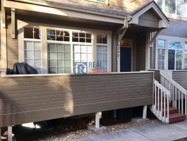 2 Br, 3 bath, Townhouse/Brownstone/RowHouse 5555 E Briarwood Ave