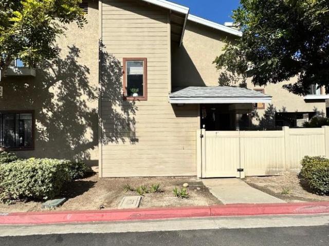 2 Br, 3 bath, Townhouse/Brownstone/RowHouse 580 Portsmouth Dr