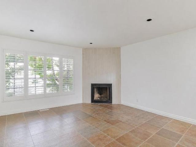 2 Br, 3 bath, Townhouse/Brownstone/RowHouse 5820 Yolanda Ave