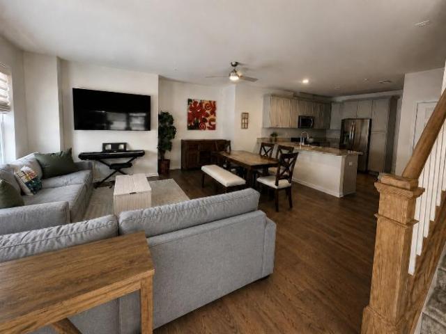 2 Br, 3 bath, Townhouse/Brownstone/RowHouse 5 Sadie Cir
