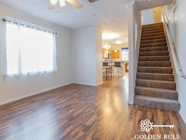 2 Br, 3 bath, Townhouse/Brownstone/RowHouse 6519 West Newberry Road