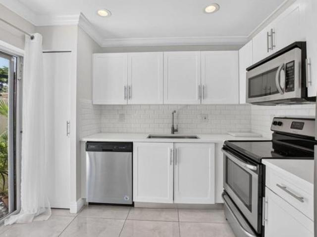 2 Br, 3 bath, Townhouse/Brownstone/RowHouse 6665 Via Regina
