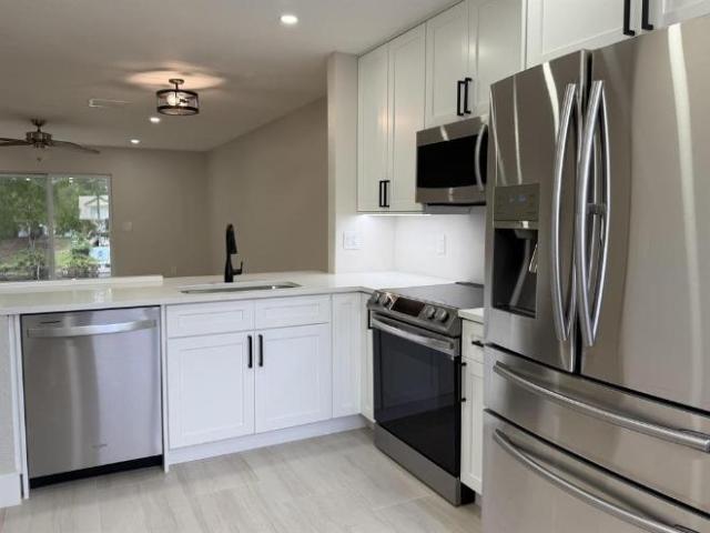 2 Br, 3 bath, Townhouse/Brownstone/RowHouse 6631 Winfield Blvd