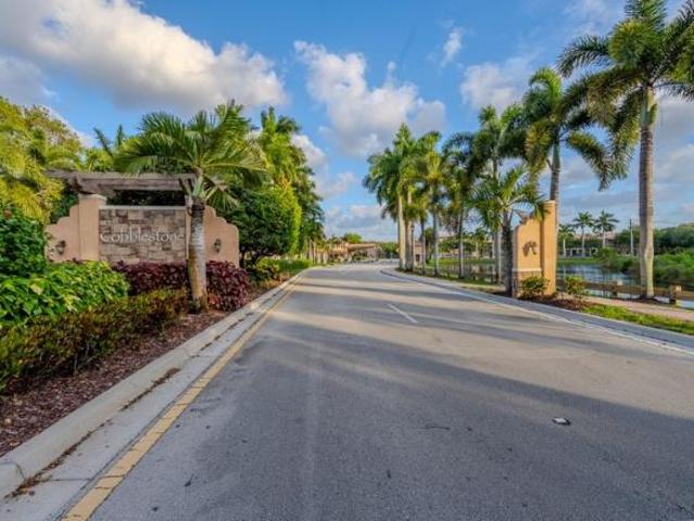 2 Br, 3 bath, Townhouse/Brownstone/RowHouse 708 SW 147th Ave