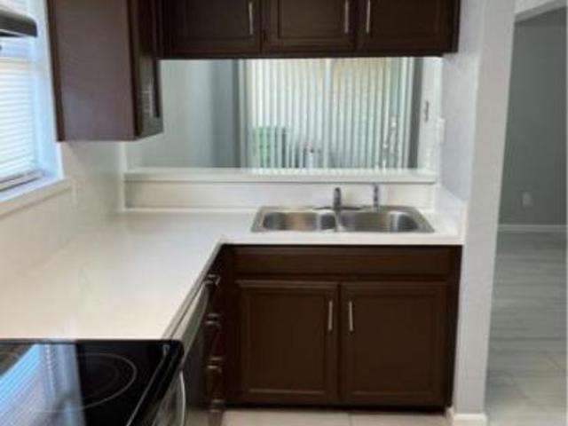 2 Br, 3 bath, Townhouse/Brownstone/RowHouse 711 Harbourtown Dr
