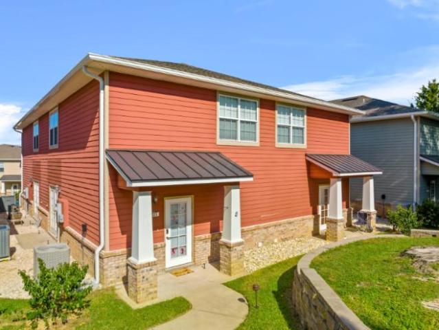 2 Br, 3 bath, Townhouse/Brownstone/RowHouse 721 Arbor Lake Dr
