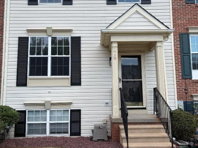 2 Br, 3 bath, Townhouse/Brownstone/RowHouse 79 Hickory Ln