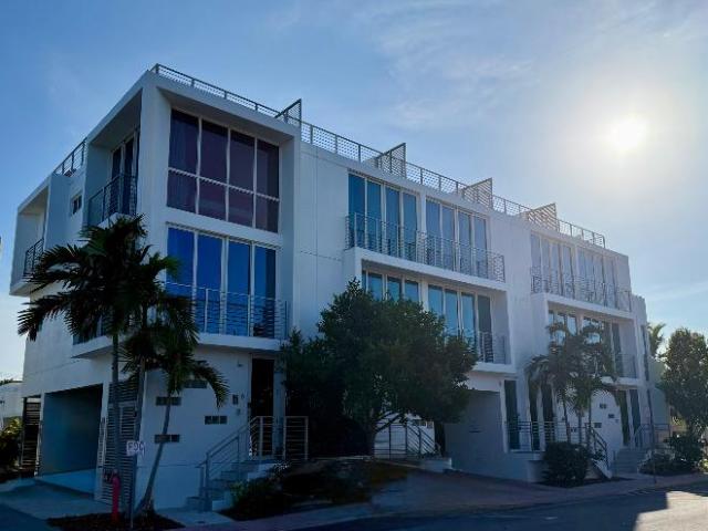 2 Br, 3 bath, Townhouse/Brownstone/RowHouse 8143 Harding Ave