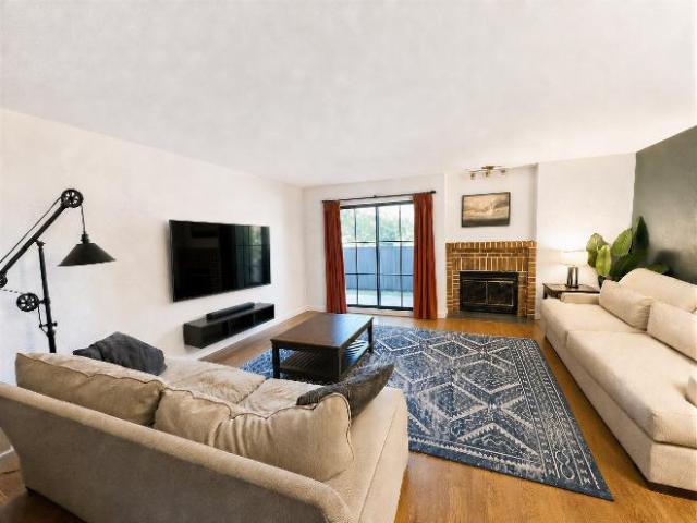 2 Br, 3 bath, Townhouse/Brownstone/RowHouse 8102 Briar Ridge Ln