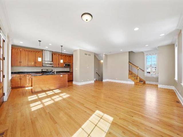 2 Br, 3 bath, Townhouse/Brownstone/RowHouse 825