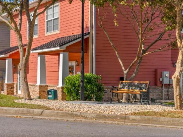 2 Br, 3 bath, Townhouse/Brownstone/RowHouse 833 Arbor Lake Dr