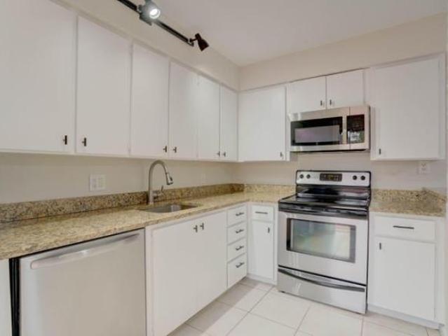 2 Br, 3 bath, Townhouse/Brownstone/RowHouse 904 9th Court