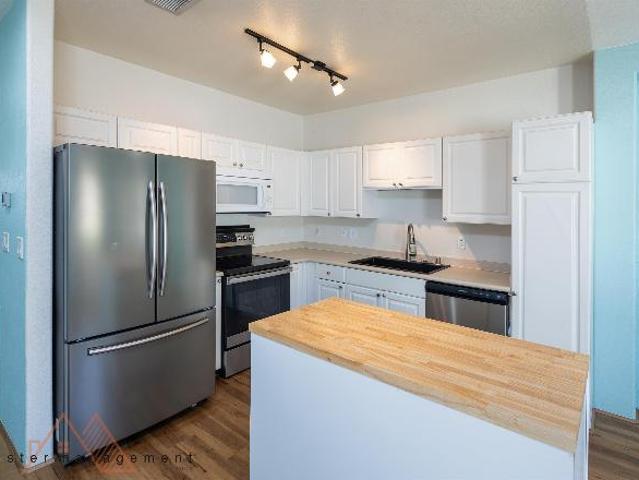2 Br, 3 bath, Townhouse/Brownstone/RowHouse 91 Kaimalie Street
