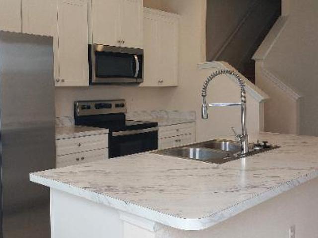 2 Br, 3 bath, Townhouse/Brownstone/RowHouse 98 Red House Circle
