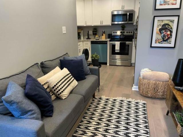 2 Br, 3 bath, Townhouse/Brownstone/RowHouse 9 S Schroder Street