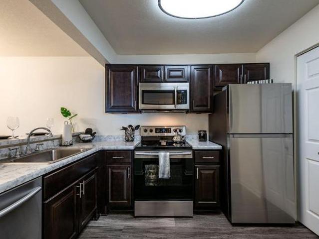 2 Br, 3 bath, Apartment 1052 Shadow Arbor Cir