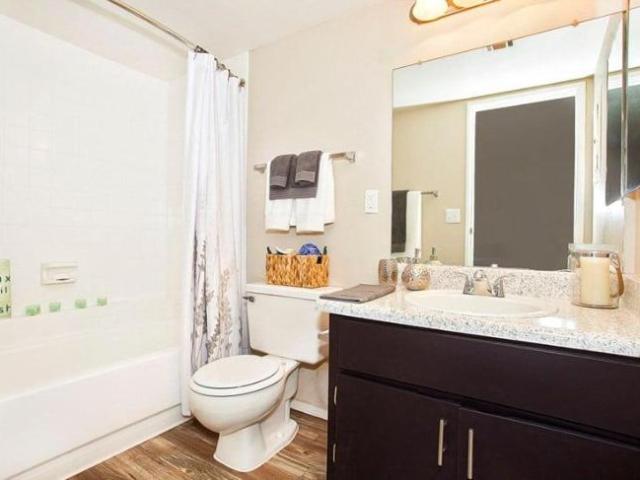 2 Br, 3 bath, Apartment 1283 W Parklane Blvd