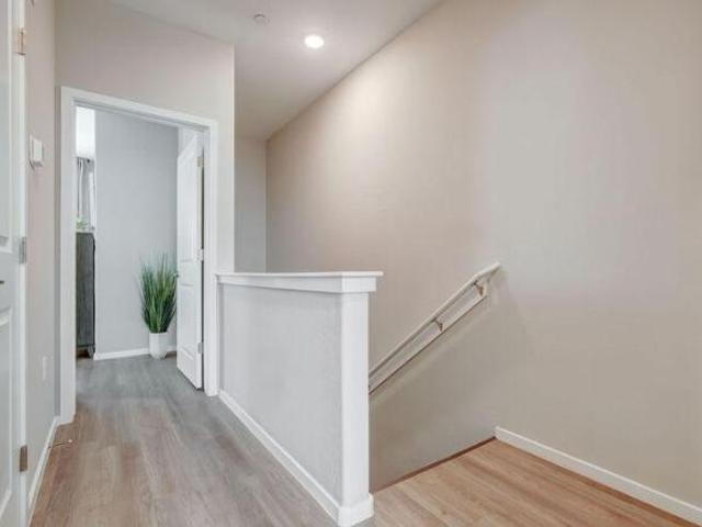 2 Br, 3 bath, Apartment 16830 N 141st Ave