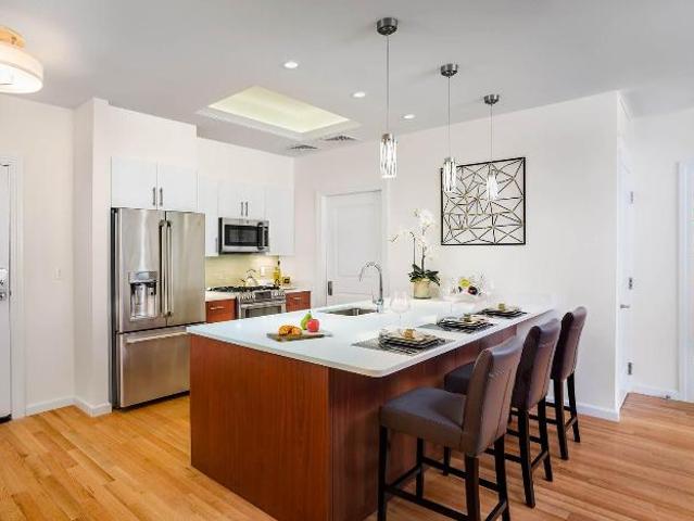 2 Br, 3 bath, Apartment 199 LaGrange Street