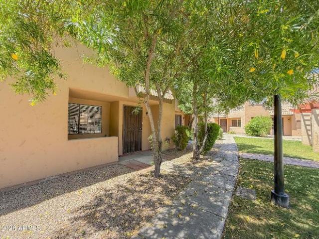 2 Br, 3 bath, Apartment 1935 W Morten Avenue