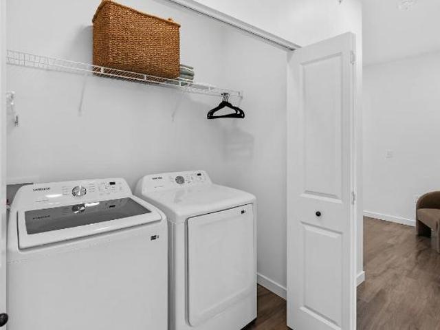 2 Br, 3 bath, Apartment 2130 S 18th Ave
