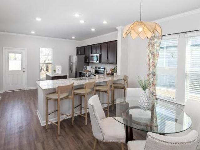 2 Br, 3 bath, Apartment 226 St Catherines Ct
