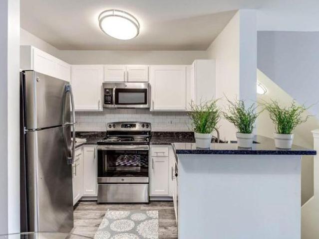 2 Br, 3 bath, Apartment 22 Vivaldi Ct