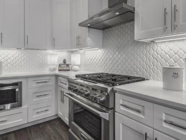 2 Br, 3 bath, Apartment 2426 Vail Ave