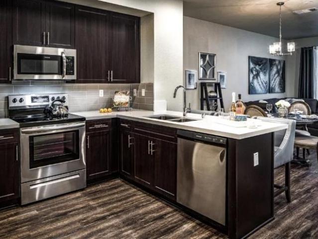 2 Br, 3 bath, Apartment 500 Roseville Pkwy